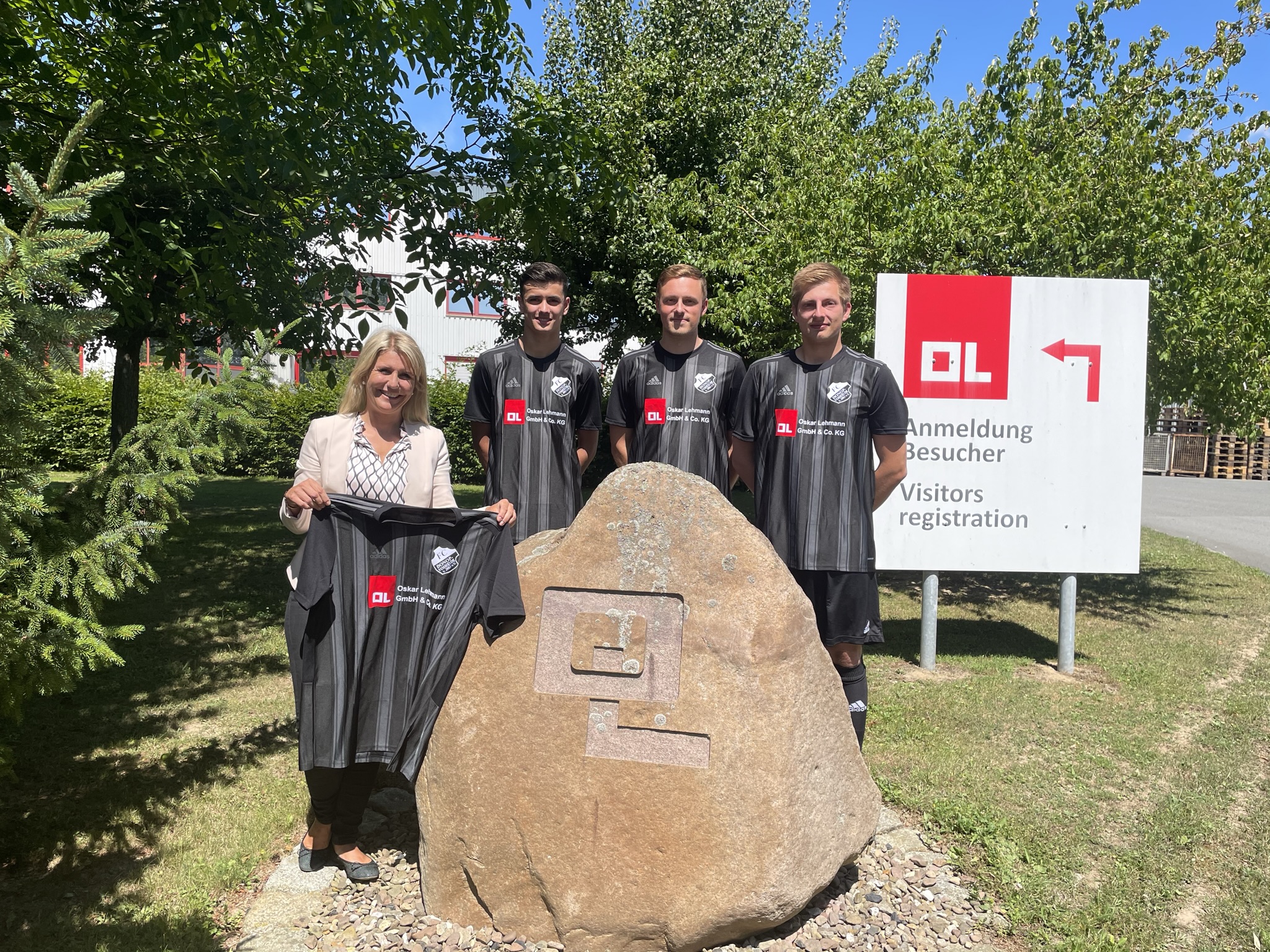 Neue Trikots für den FC Donop-Voßheide - Oskar Lehmann